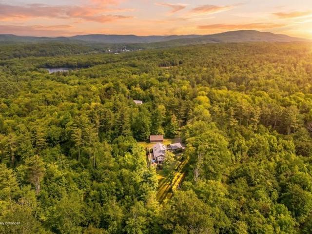 15 Raspberry Rd, Mount Vernon, ME 04352