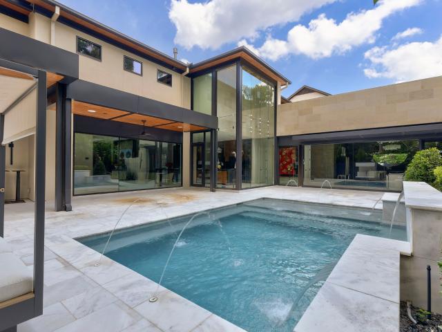 15 Regent Square