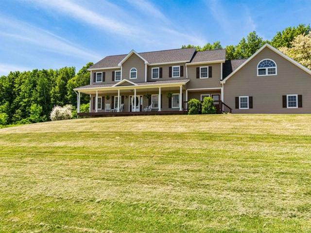 15 Rockledge Rd, Milton, VT 05468