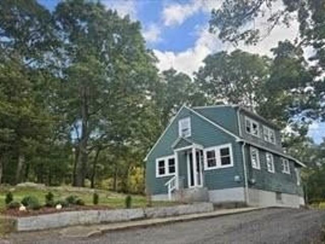 15 Rocky Ave, Tiverton, RI 02878