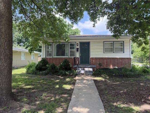 15 S Rutter Ave, Chanute, KS 66720
