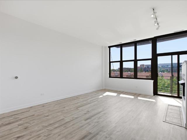 15 S Throop Street # 402