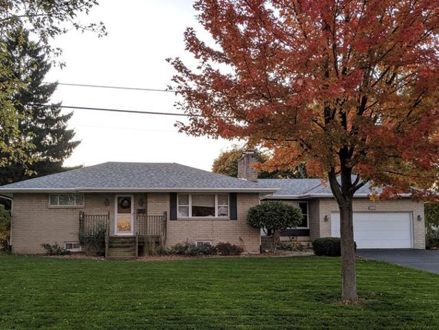 15 S 10th St, Saint Charles, IL 60174