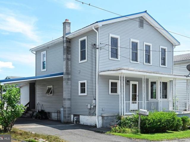 15 S 7th St, Tower City, PA 17980