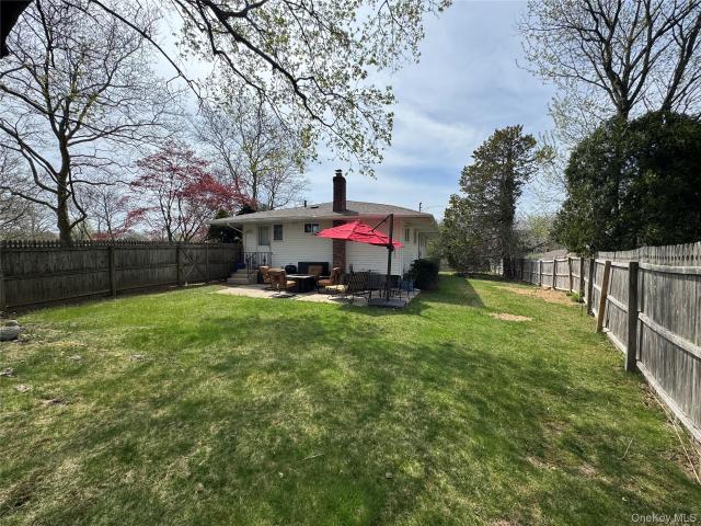 15 Saddle Ln, Huntington, NY 11746 | MLS #987198 | Compass