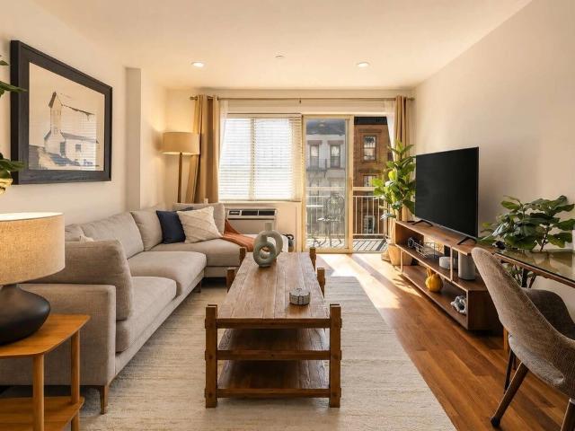 15 Saint Marks Place, New York, NY