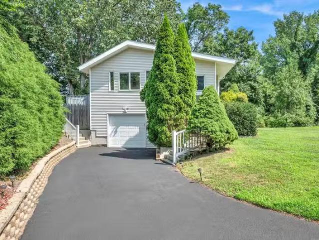 15 Savoy St, East Haven, CT 06513 MLS 24034352