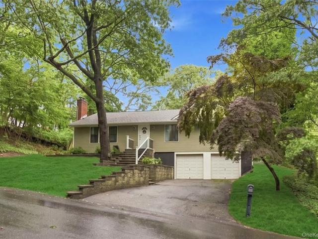 15 Seaside Ave, Sound Beach, NY 11789