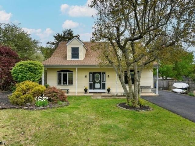 15 Shaffer St, Branchburg Township, NJ 08876