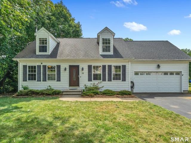 15 Shannon Ln, Groton, CT 06340