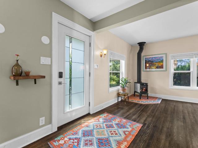 15 Sheridan Avenue S