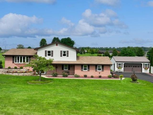 15 Sherrard Dr, Willow Street, PA 17584