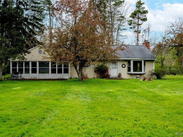15 South Ln, Angola, NY 14006