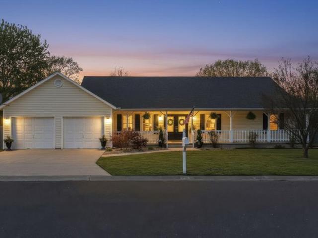 15 Southgate Ave, Monett, MO 65708
