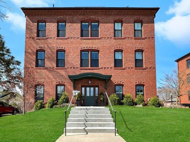 15 Sparhawk St Apt 2, Amesbury, MA 01913