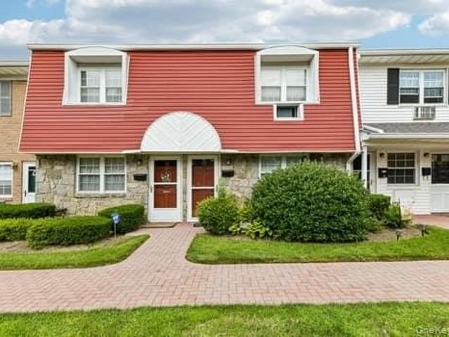 15 Springwood Dr, North Babylon, NY 11703