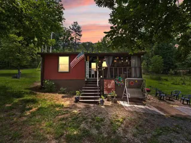 15 SPRING DR, BURNSIDE, KY 42519 Single Family Residence For S.