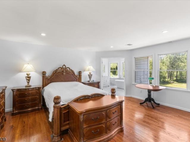 15 Spring Hunter Ct