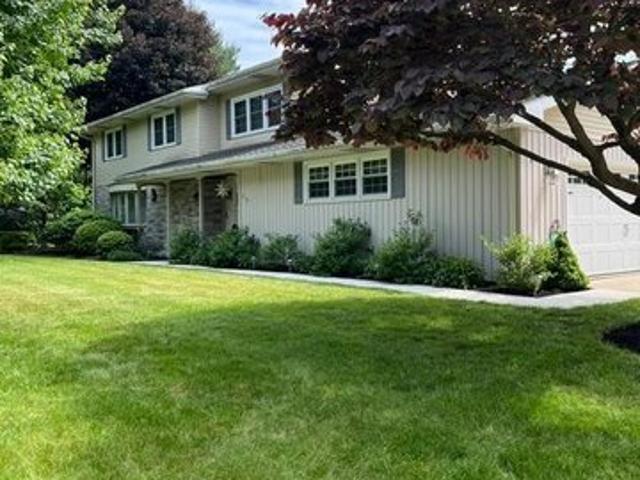 15 Stoneleigh Dr, Lebanon, PA 17042