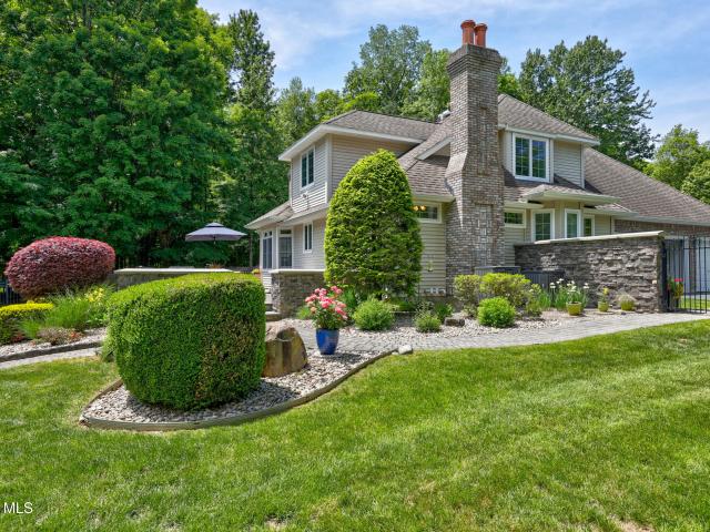 15 Staulters Farm Road