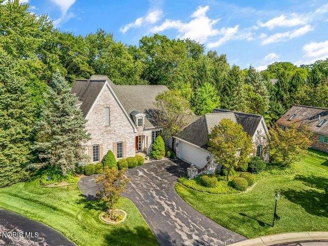 15 Stableside Rd, Ottawa Hills, OH 43615
