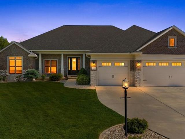 15 Streamwood Ct, Washington, IL 61571