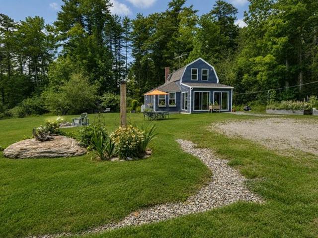15 Summit Ave, Northport, ME 04849