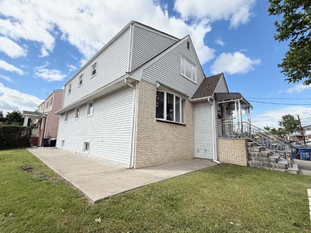15 Suburbia Dr # 2