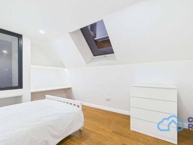 15QU RM3 Queens Court | Queens Road | London | E11 1BD
