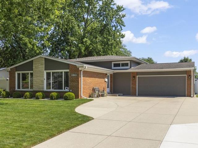 15W621 Diversey Ave, Elmhurst, IL 60126