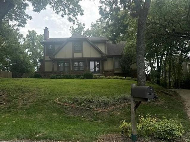 16042 Meadow Ln, Stilwell, KS 66085