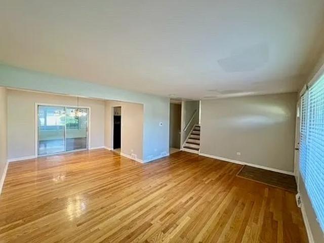 16046 Prairie Avenue