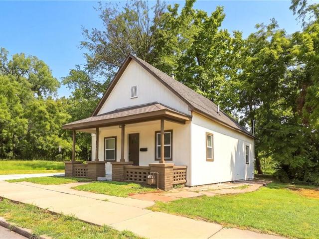 1604 N 9th Street