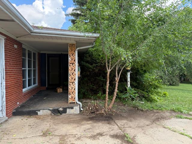 1604 N Green Bay Rd