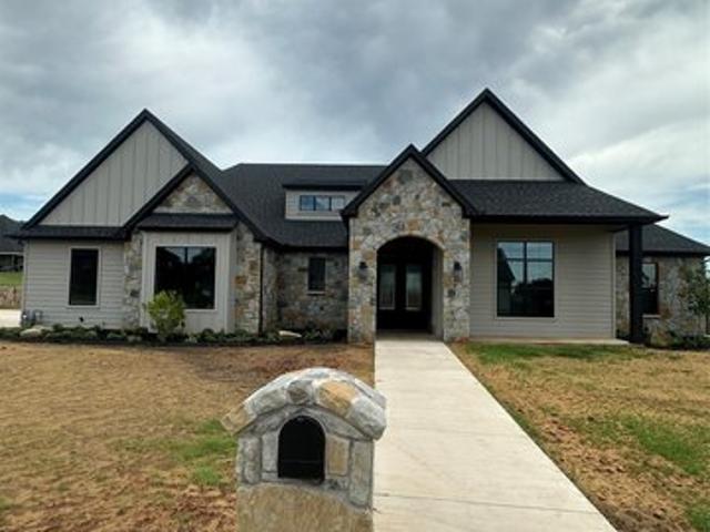 1604 N Mason St, Bowie, TX 76230
