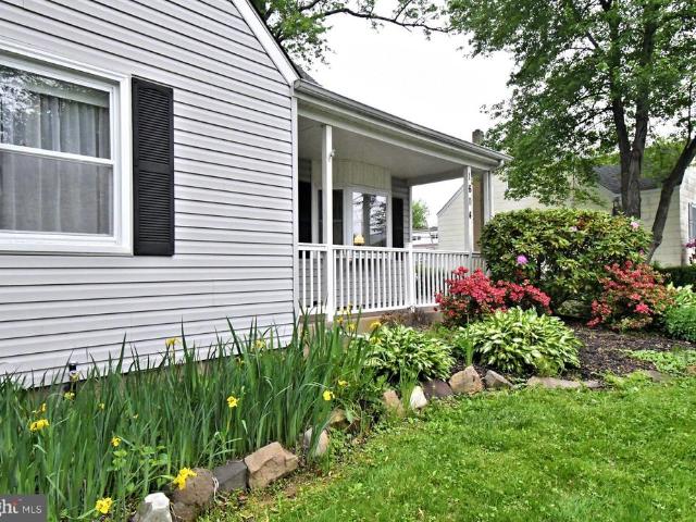 1604 N Meadowbrook Road