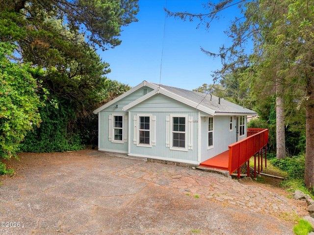 1604 NE 12th St, Lincoln City, OR 97367