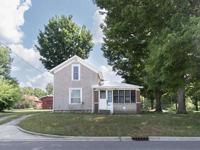 1604 Dowling St, Kendallville, IN 46755