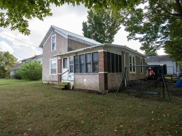 1604 Dowling St, Kendallville, IN 46755