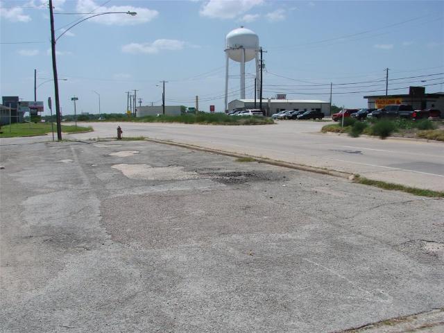 1604 E Hwy 82