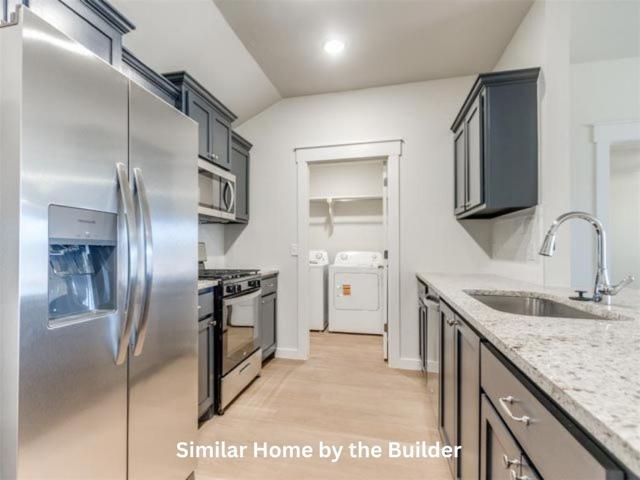 1604 Highland Loop