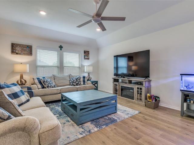 1604 Knl Crst Dr, Kaufman, TX 75142 | MLS #21233