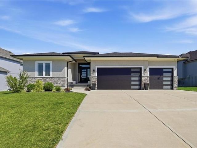 1604 SW 27th St, Lee's Summit, MO 64082