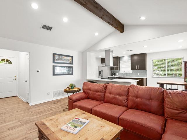 1604 Sahara Ave