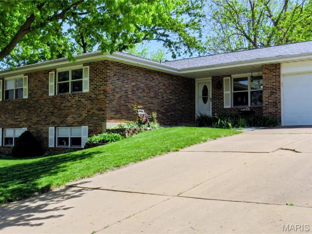 1604 Tamarack Dr, St. Charles, MO 63301 | MLS #26026 | Compass