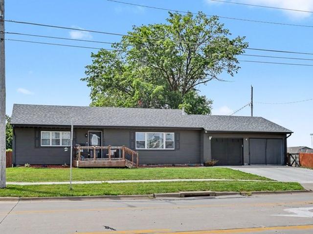 1604 W Pleasant St, Knoxville, IA 50138