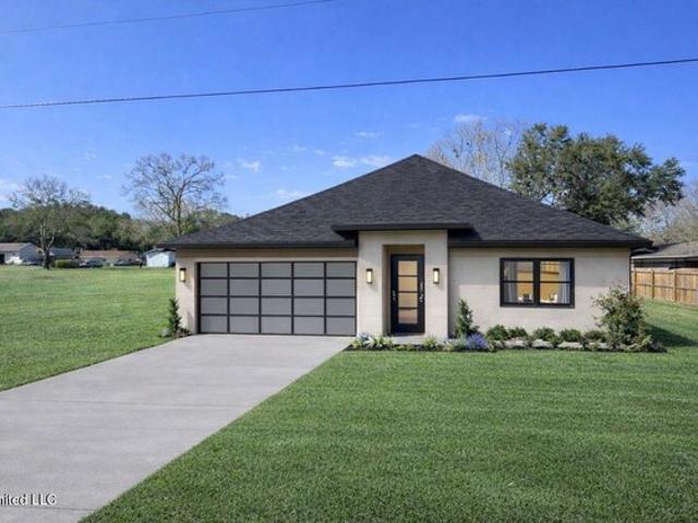 1604 Westgate Pkwy, Gautier, MS 39553