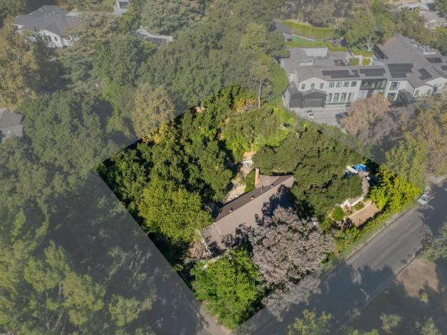 16055 Woodvale Rd, Encino, CA 91436 | MLS #26644 | Compass