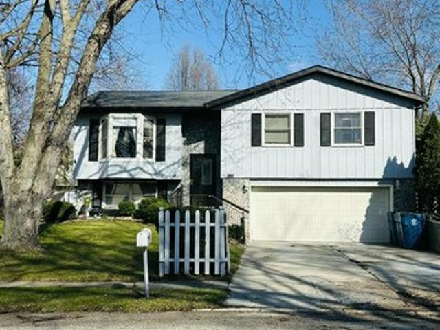 1605 Old Farm Ln, Chesterton, IN 46304