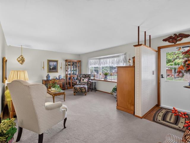 1605 colonial ct